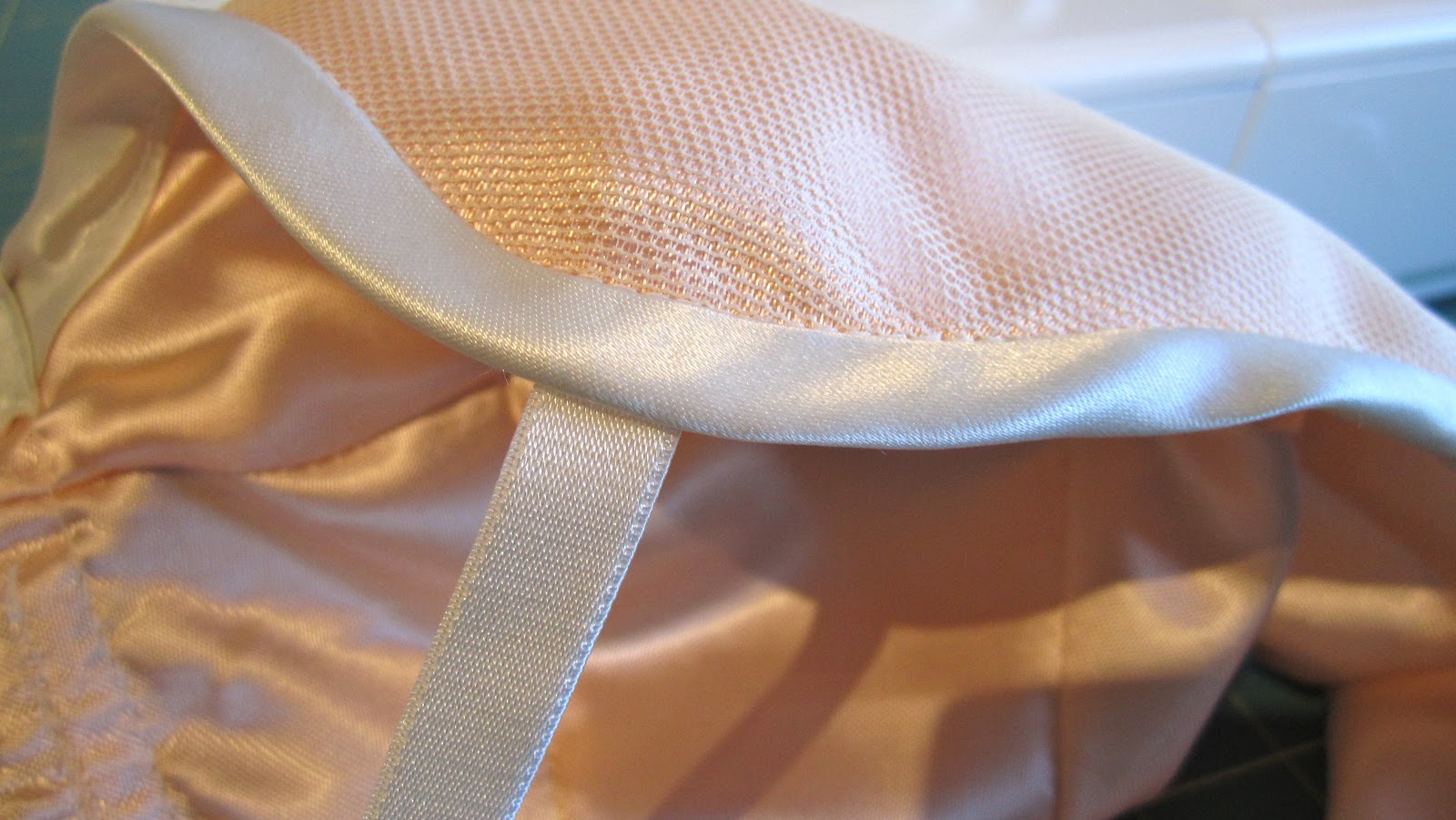 A Few Threads Loose: Ohh La la Pin-Up Sew-Along... Sewing on your bra ...