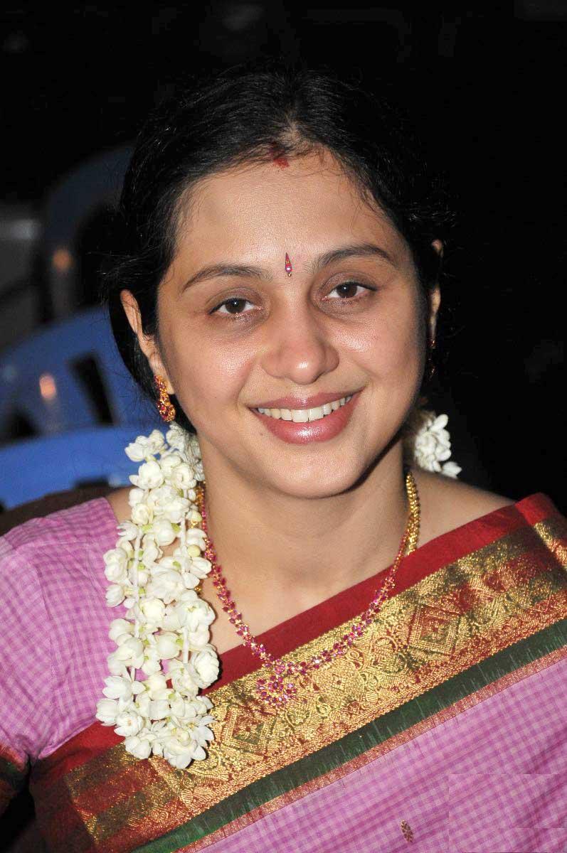 Kingdom of Photo Albums: Actress Devayani Latest Stills