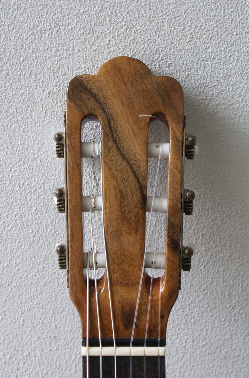 Romantic and old guitars: Juan Estruch Concierto 1 model 1974 / UME ...