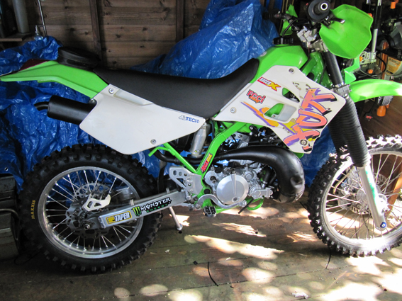 A record of my motorcycle restorations: Kawasaki KDX 220 restoration.