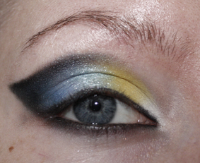 Madam Noire Makeup Studio: Tutorial: Blue and yellow cateye