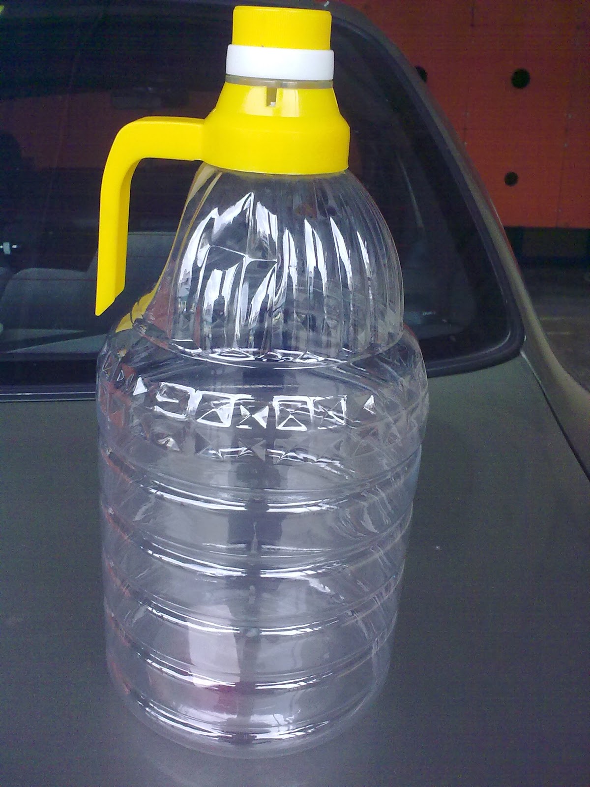 Membekal botol kosong PET dan HDPE