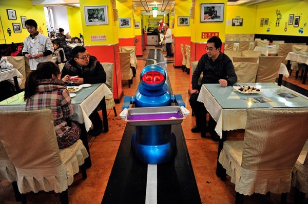 "ROBOT RESTAURANT, EL MAS POPULAR DE CHINA..." | Visual shock