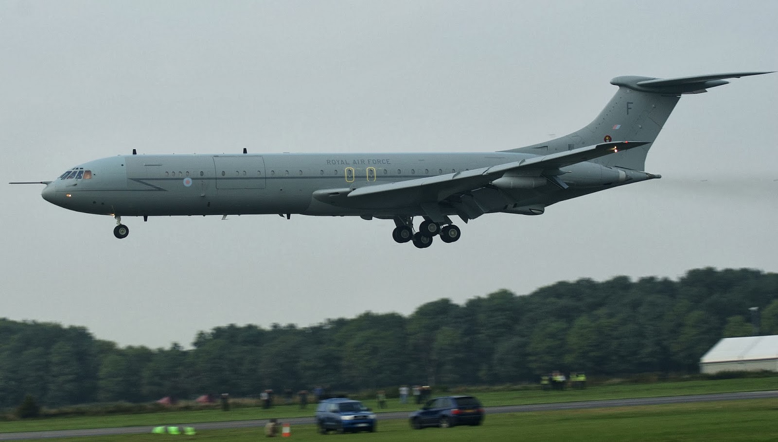 Rugby Aviation Group: The last RAF VC10 arrives at Bruntingthorpe