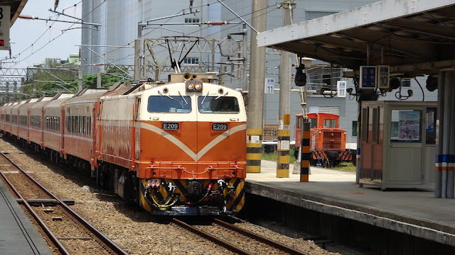 Blair's 鐵道攝影: E209電力機車 / TRA E209 Electric locomotive