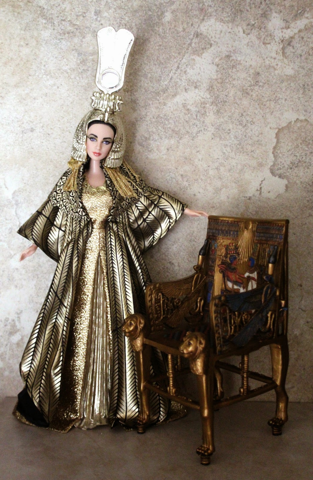PLANET OF THE DOLLS: Doll-A-Day 158: Elizabeth Taylor as Cleopatra