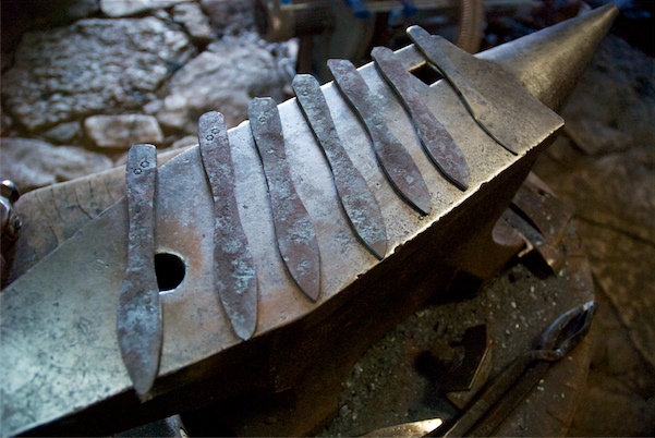 Kromagnon - L'évolution...: Les couteaux de lancer : le lancement