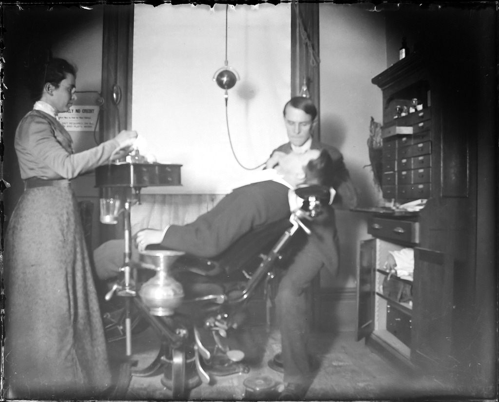 When Tooth Extraction Is Terrifying: 32 Scary Photos Show the Early ...