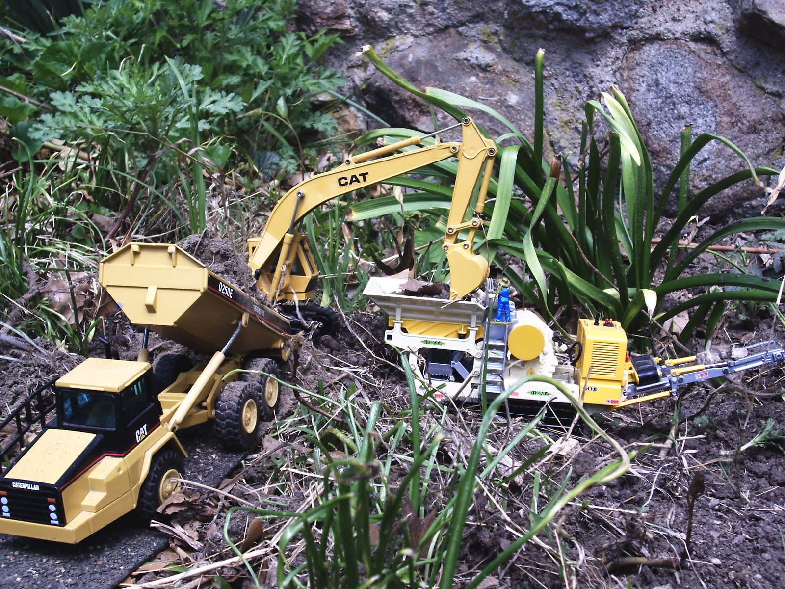 Scale Models: Dio of D&M Construction pit