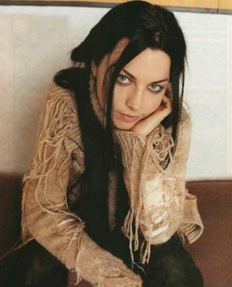 Never Give Up: Amy Lee: A Great Artist Who Keeps Getting Better