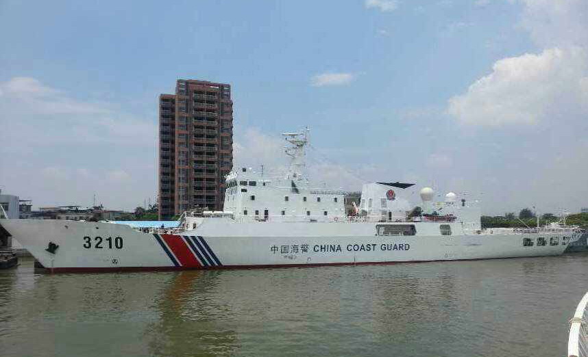 China Defense Blog: Busy painting the "China Coast Guard" color scheme ...