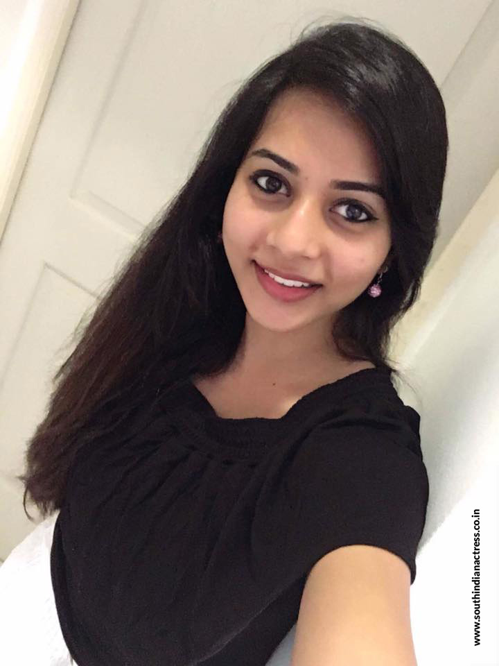 Suza Kumar Selfie Photos 2 - South Indian Actress