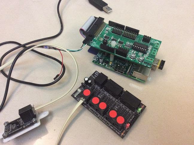 Dennis Lab: 樹莓派溫度感測 = Raspberry Pi + MotoPiduino + LM35 + S4A IO Board