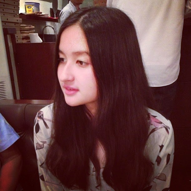 Stephanie Dougherty - RUMAH FOTO ARTIS