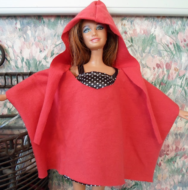 Happier Than A Pig In Mud: Hooded Cape/Poncho for Barbie -Free Pattern ...