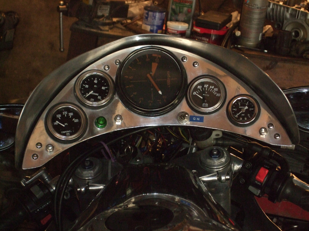 Andreas V12: CBX 2000 cc! - Inazuma café racer