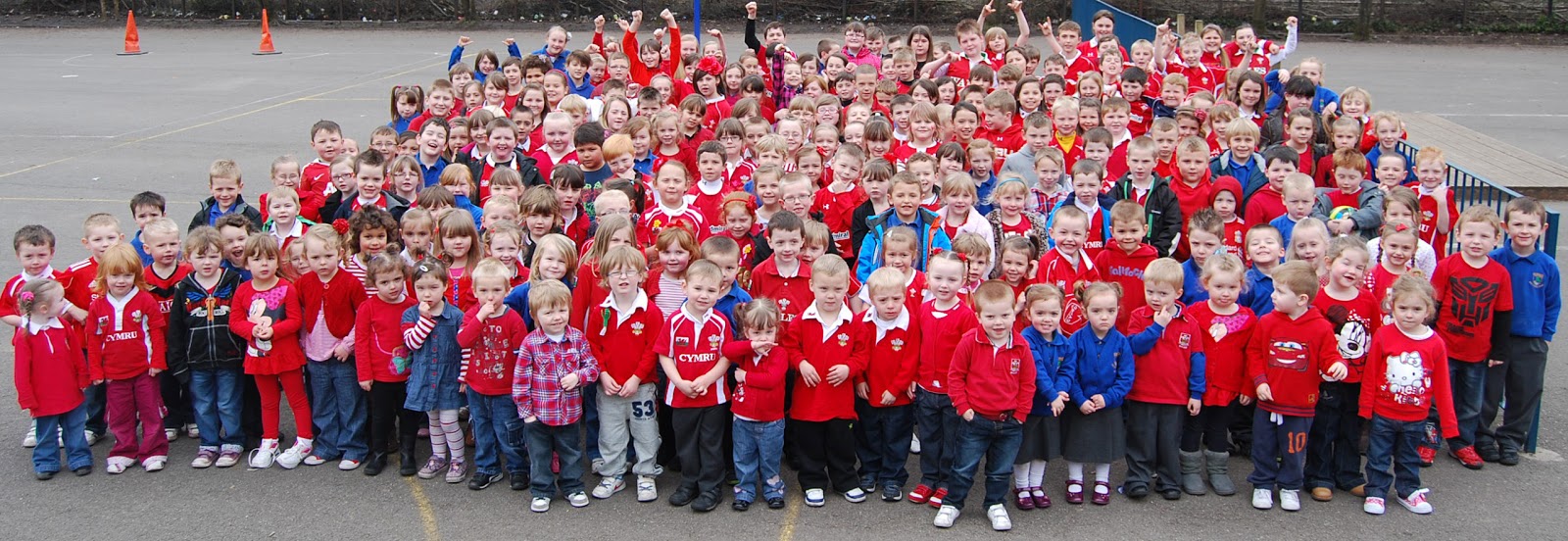 Gelli Primary School Latest News: Wearing Red to work for Wales
