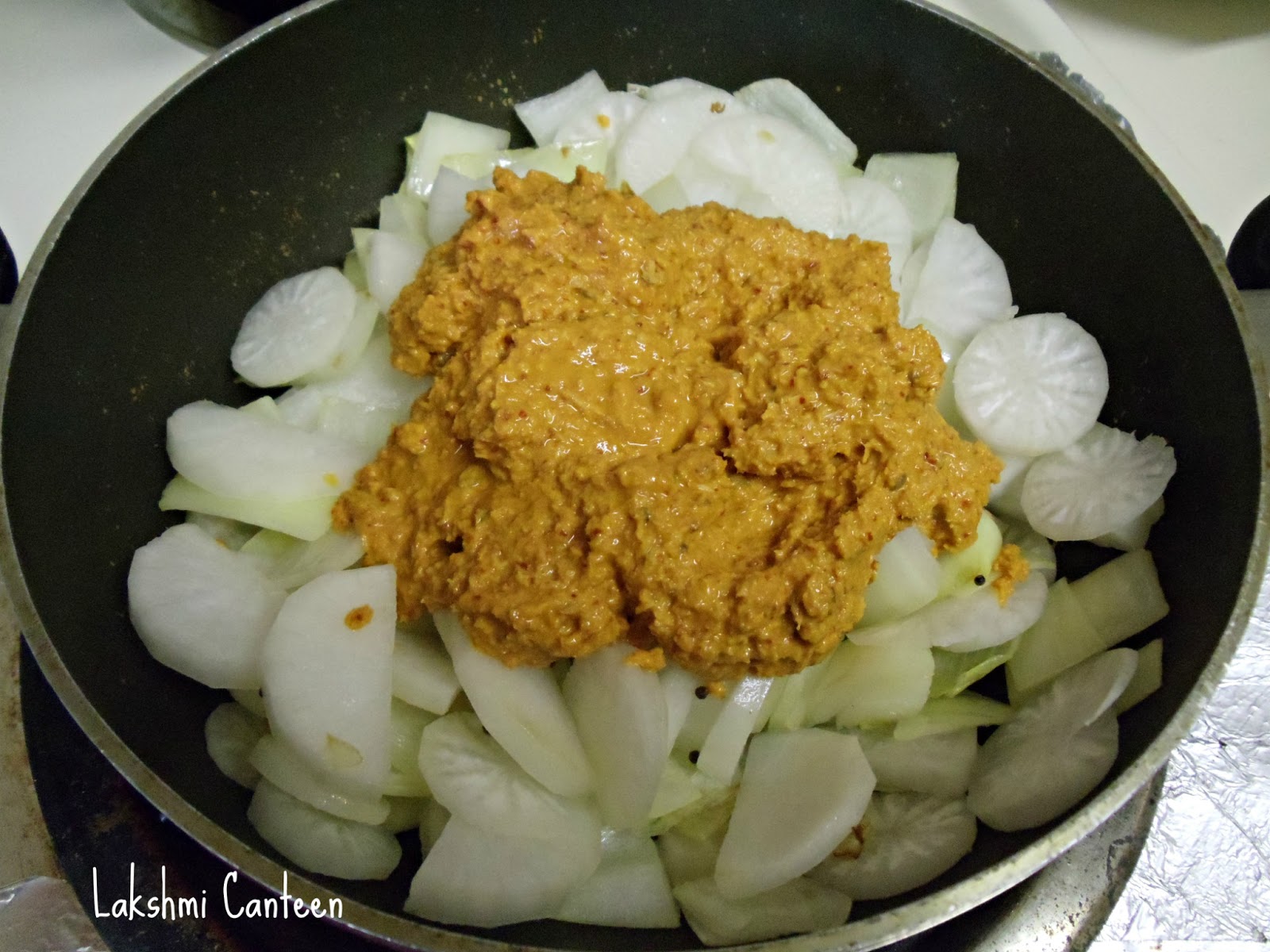 Lakshmi Canteen: Moolangi Buthi (Coconut based Radish Curry)