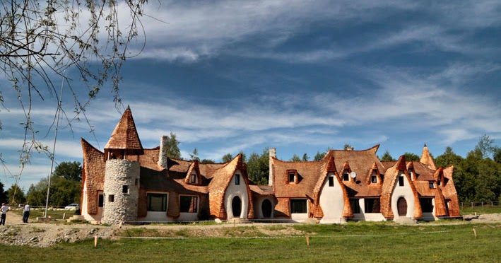 TWO CENTS ABOUT ROMANIA: Castelul de lut