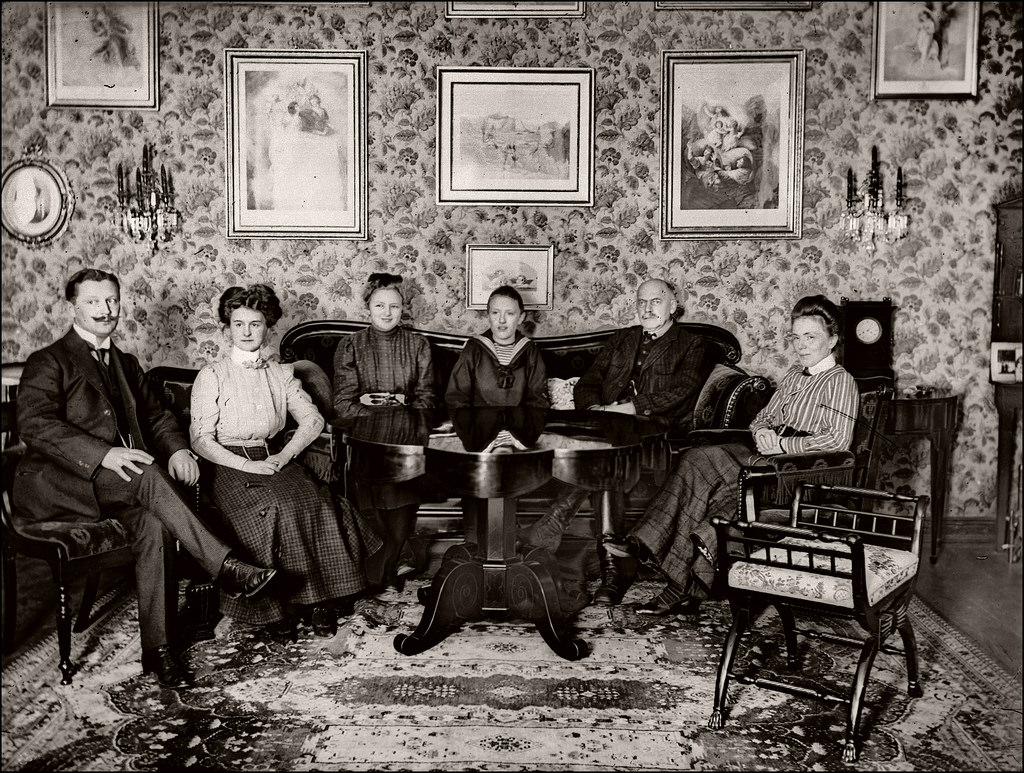 Victorian-Edwardian Living Room: 36 Interesting Vintage Pictures Show ...
