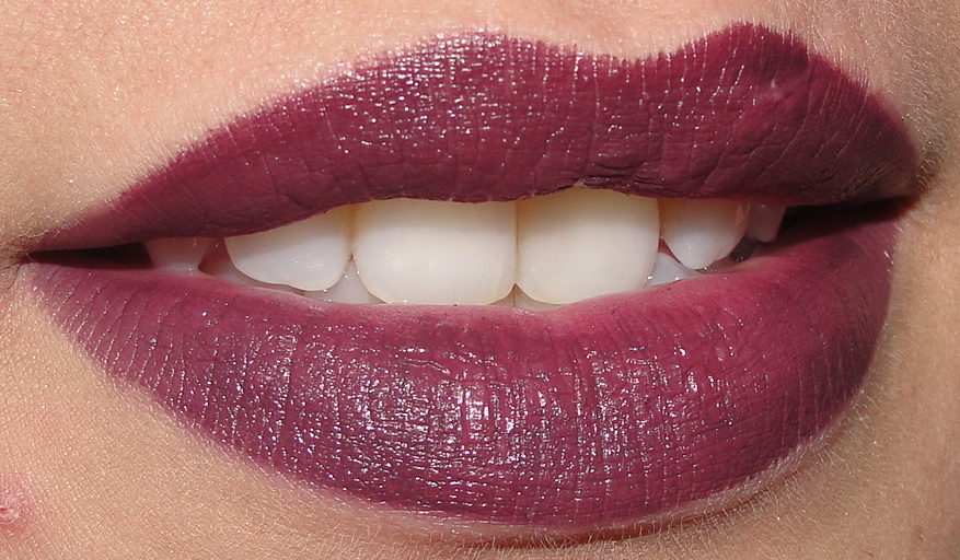 Tendência: Batom Roxo/Vinho A Garota e o Tempo