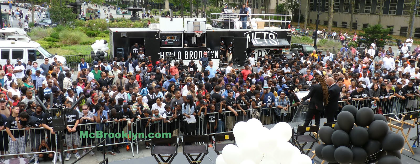 mcbrooklyn: Brooklyn Nets Party at Borough Hall Quite a Scene