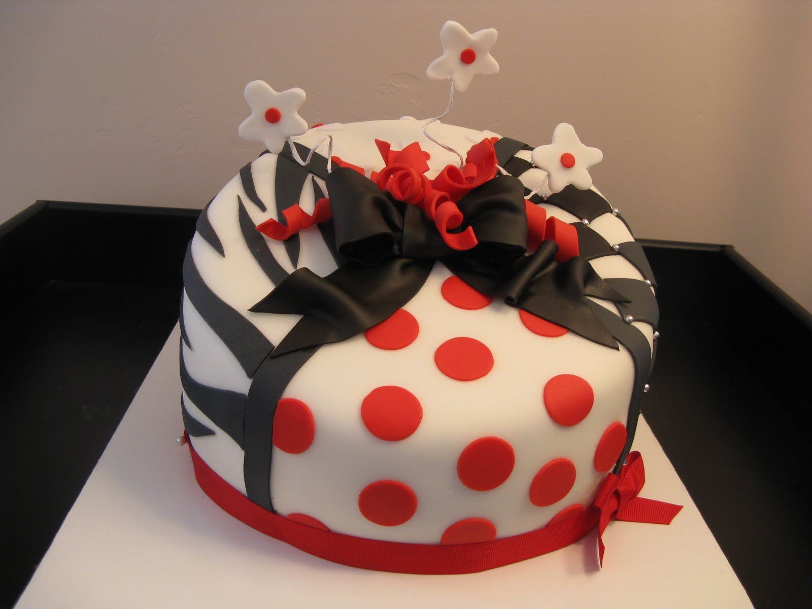 Caketastic Cakes: Funky Teen