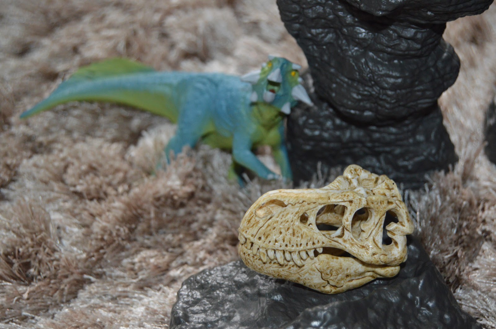 Playdays and Runways: Review | Schleich Dino Set With Cave