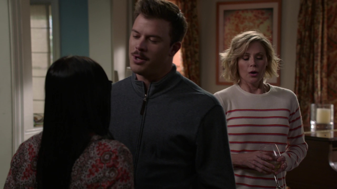 ausCAPS: Jimmy Tatro shirtless in Modern Family 10-14 "We Need To Talk ...