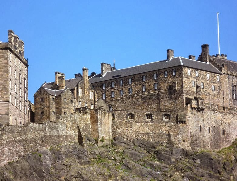 Traveler Guide: Edinburgh Castle