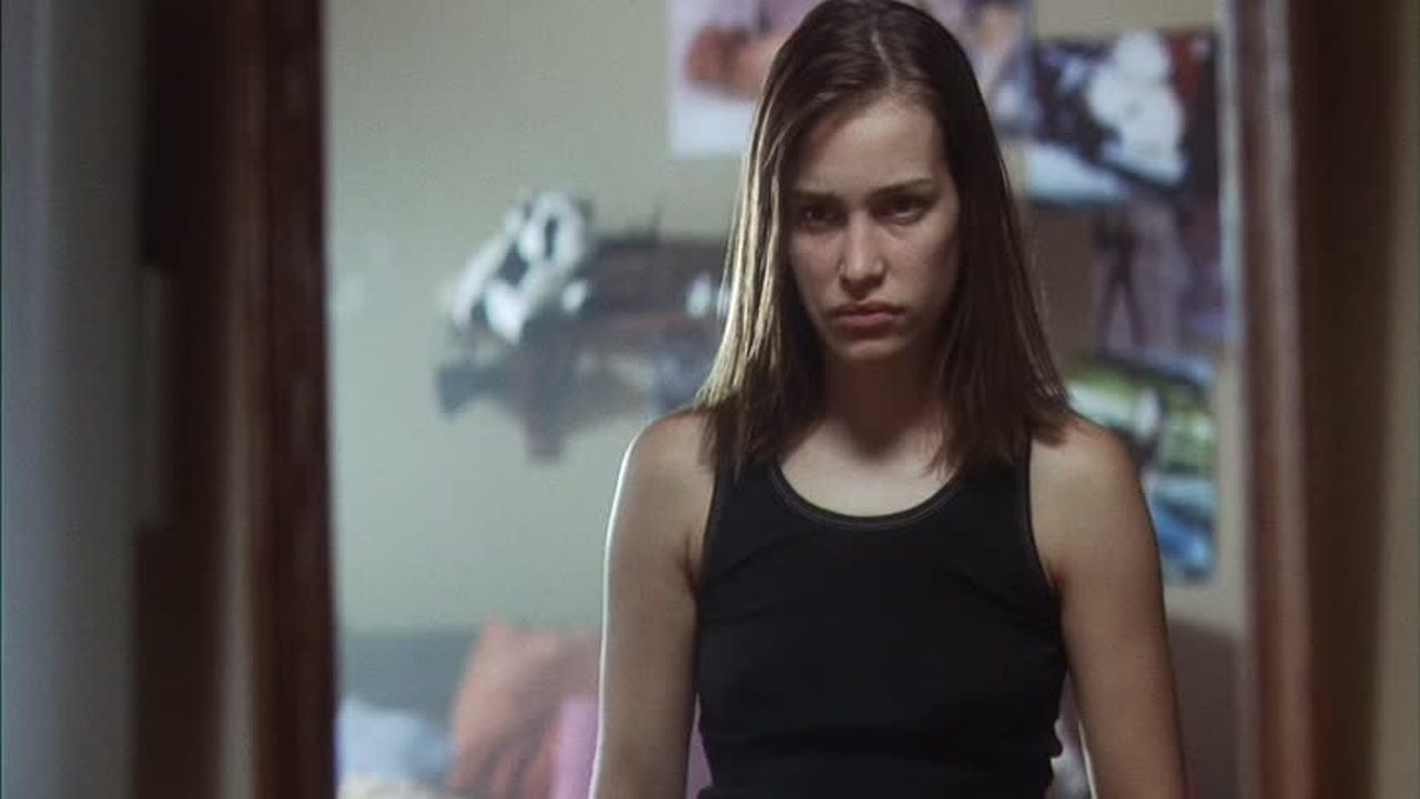 Piper Perabo in "LOST AND DELIRIOUS" | IMDB v2.3