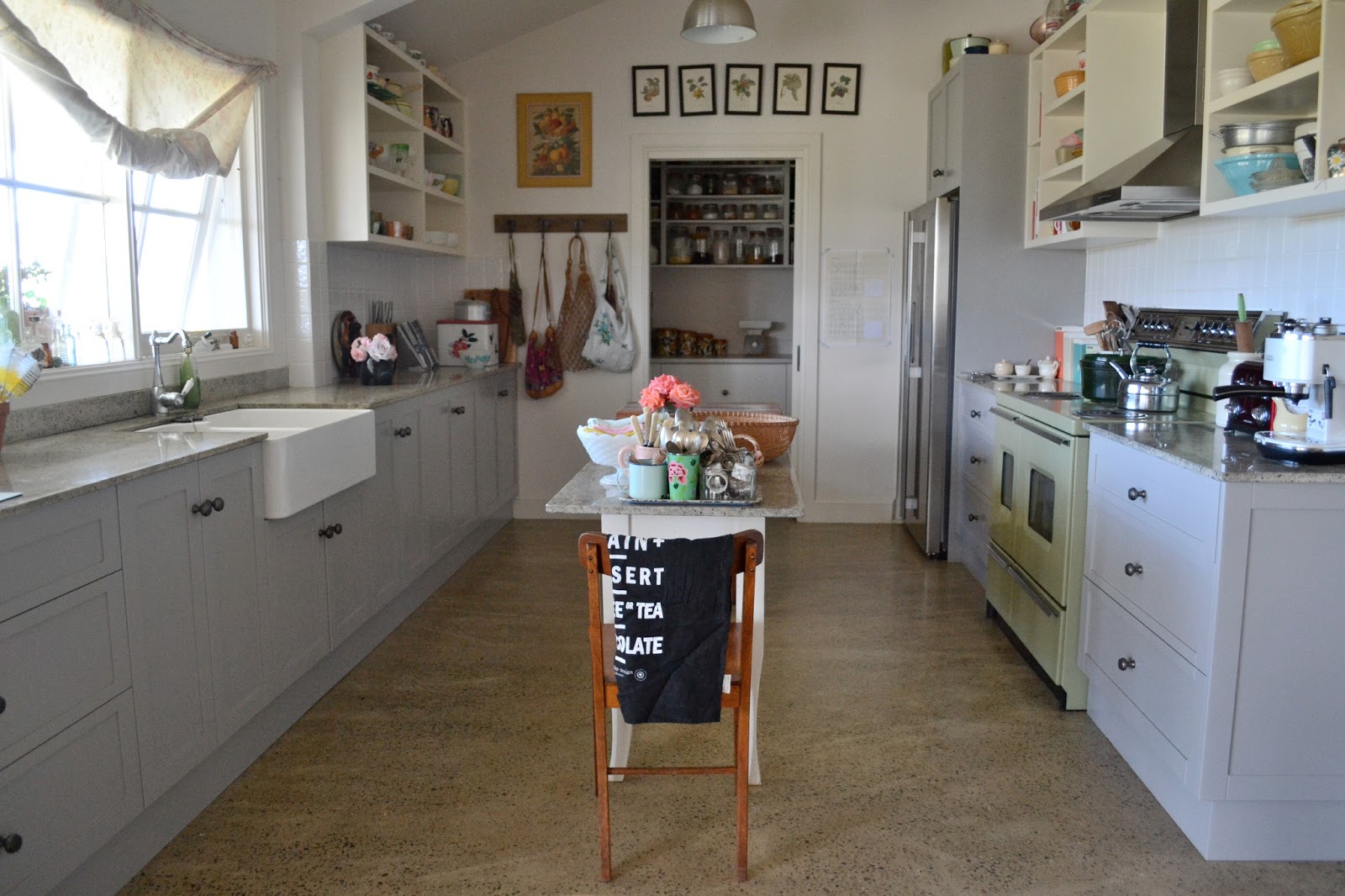 ivy nest: a tidy kitchen