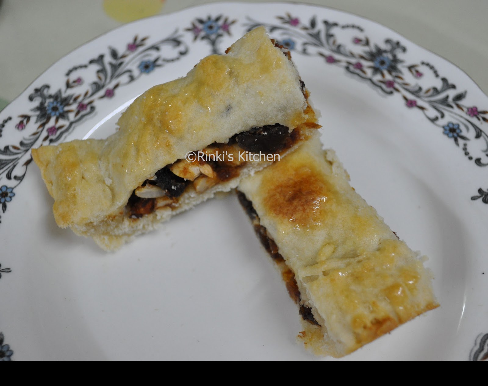 Rinki's Kitchen: Dates and Nuts stuffed pastry strips.......