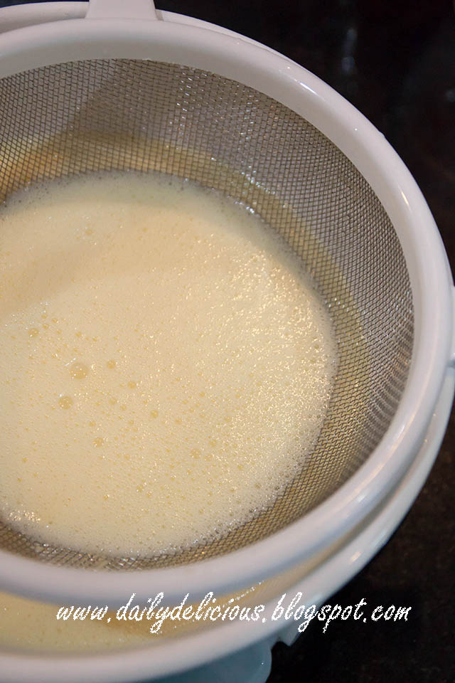 dailydelicious: Custard Ice cream:Very indulgent, very delicious