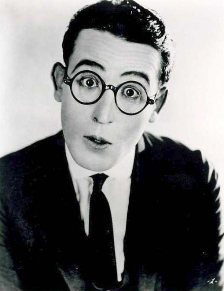 A TRIP DOWN MEMORY LANE: HOLLYWOOD TIDBITS: GLORIA LLOYD