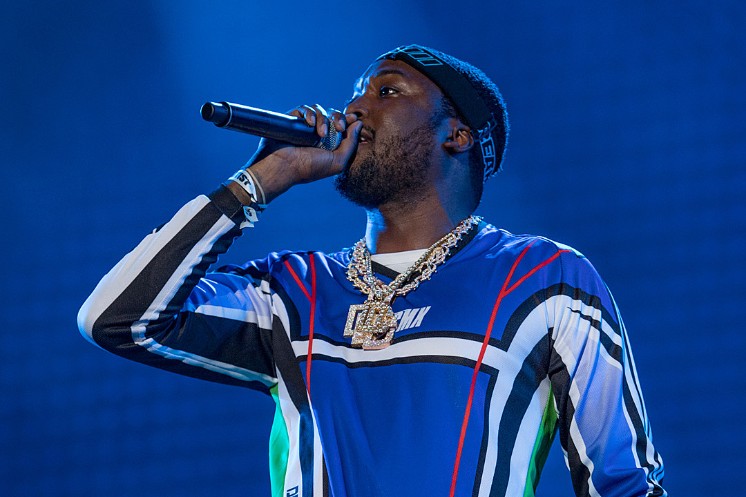 Meek Mill arrived on stage at Summer Jam on a dirt bike and it was so ...