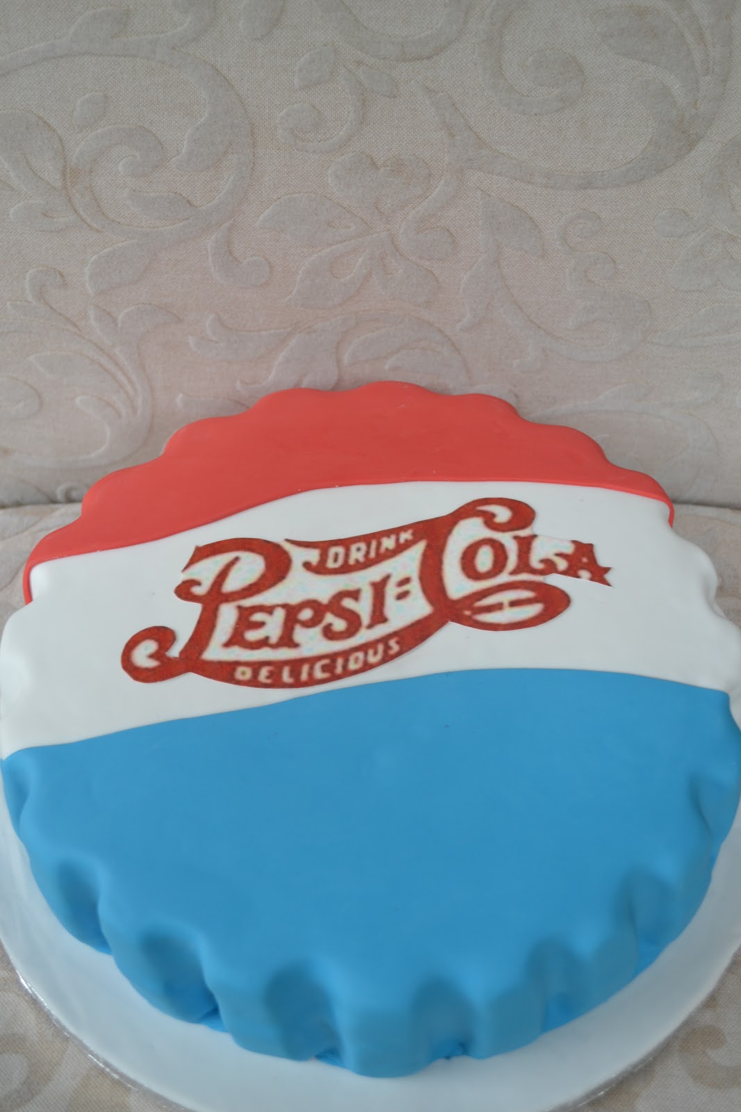 Dulcemielcake Repostería Creativa: Tarta chapa Pepsi, Tarta Pocoyo y ...