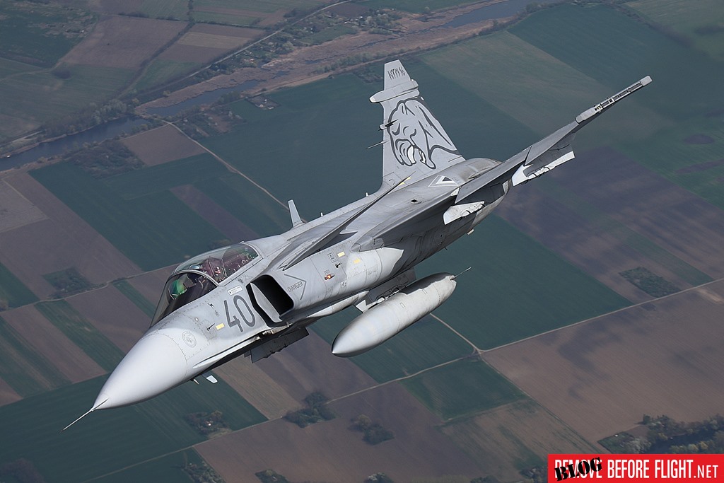 MEET HUNGARIAN GRIPENS AT 15,000 FEET - Blog Before Flight - Aerospace ...