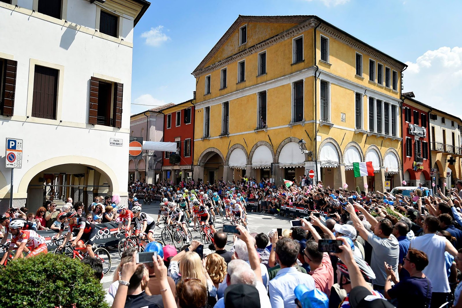 Aguadeiro Trepador: Um ....dois...três , ganhou a Bota Botilde ! Não ...