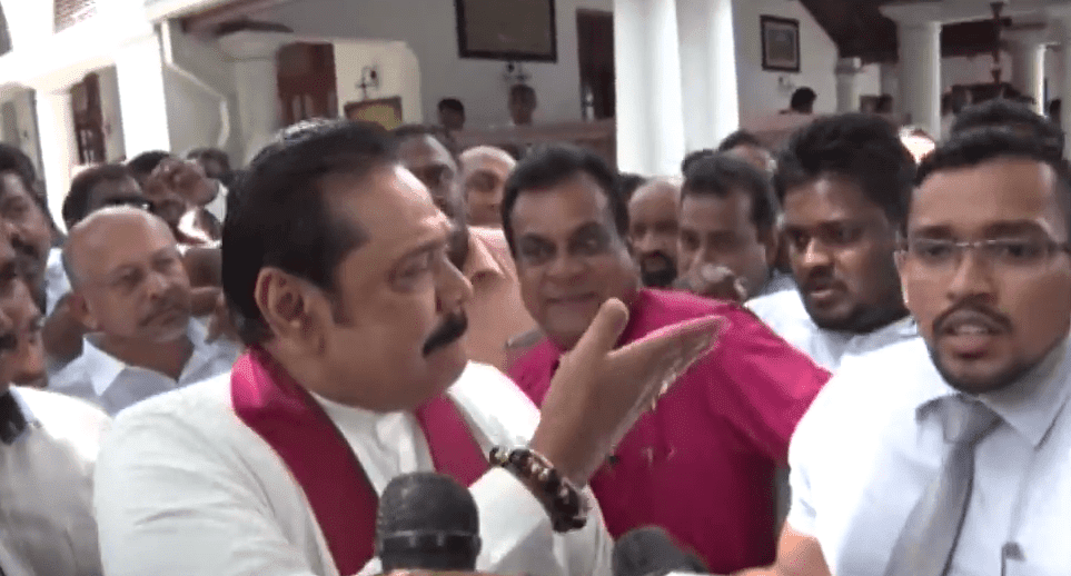 'මෝඩ යකෙක් මු' - මහින්ද ලේකම්ට කඩා පනියි | Mahinda seen calling his ...