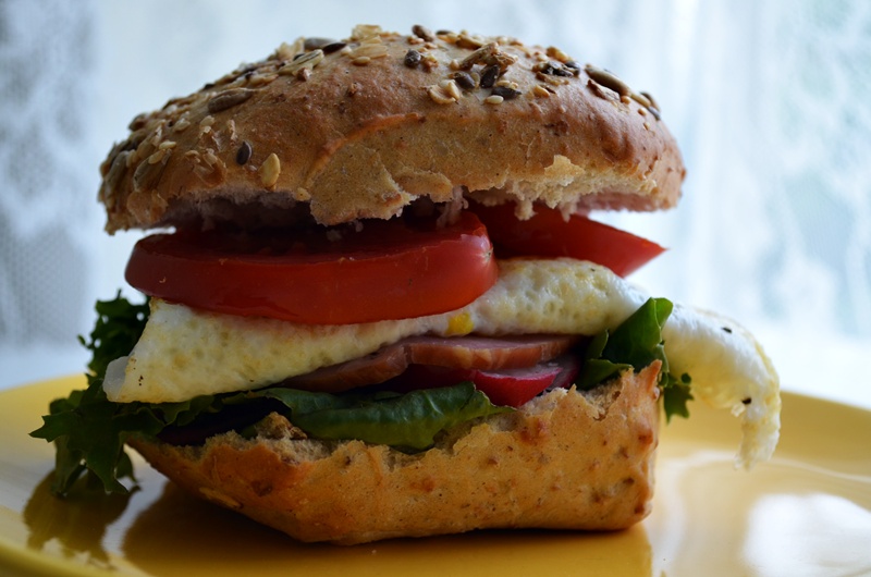 MAGDUIZM: Zdrowy 'FAST FOOD' - przepis na domowego burgera z jajkiem ...