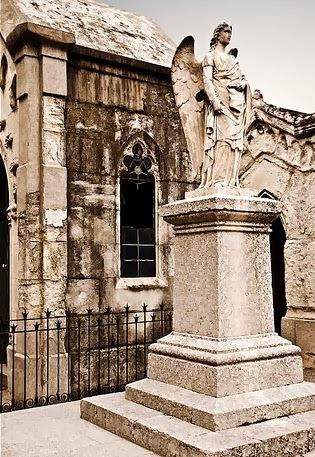 bensozia: Poblenou Cemetery, Barcelona