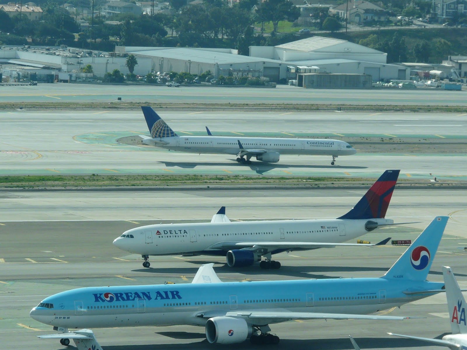 View from the control tower: LAX aircraft spotters' guide: Airbus A330 ...