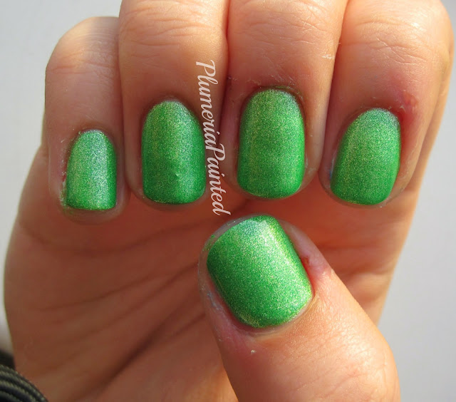 PlumeriaPainted: Green Nails: Illamasqua - Omen