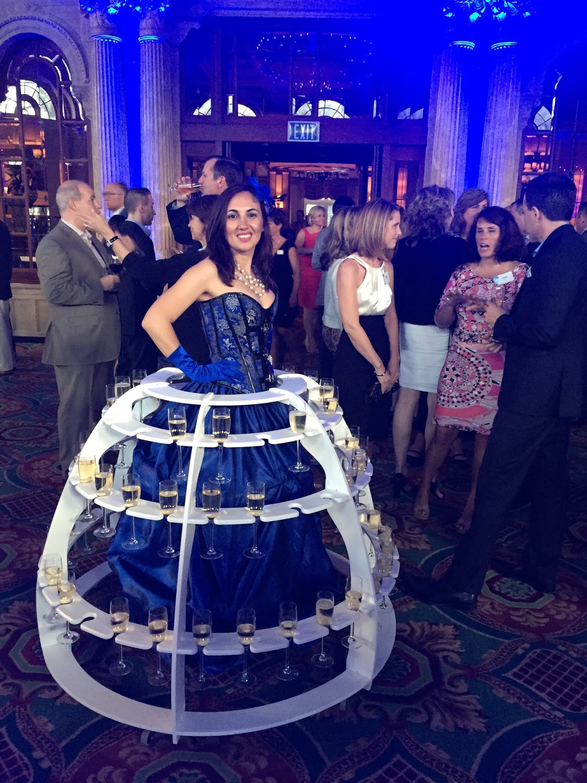 STROLLING TABLES IN MIAMI