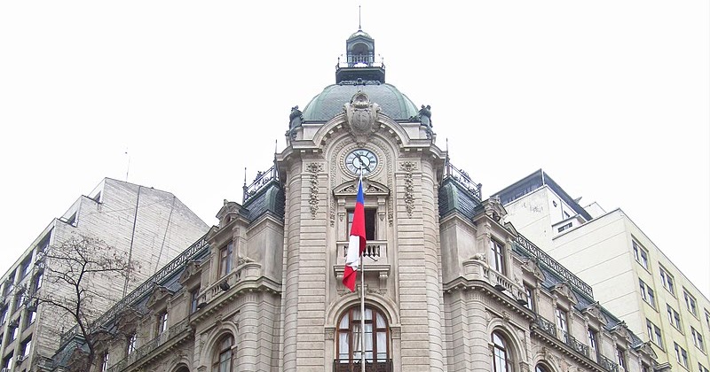 Edificio de la Intendencia Metropolitana de Santiago.-a