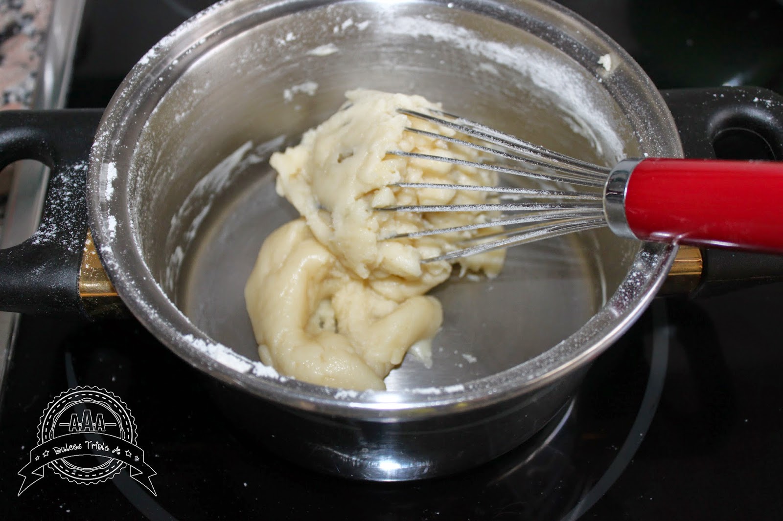 Petisú Relleno de Crema Pastelera.