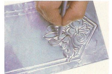 Manualidades en repujado para un bonito regalo ~ lodijoella