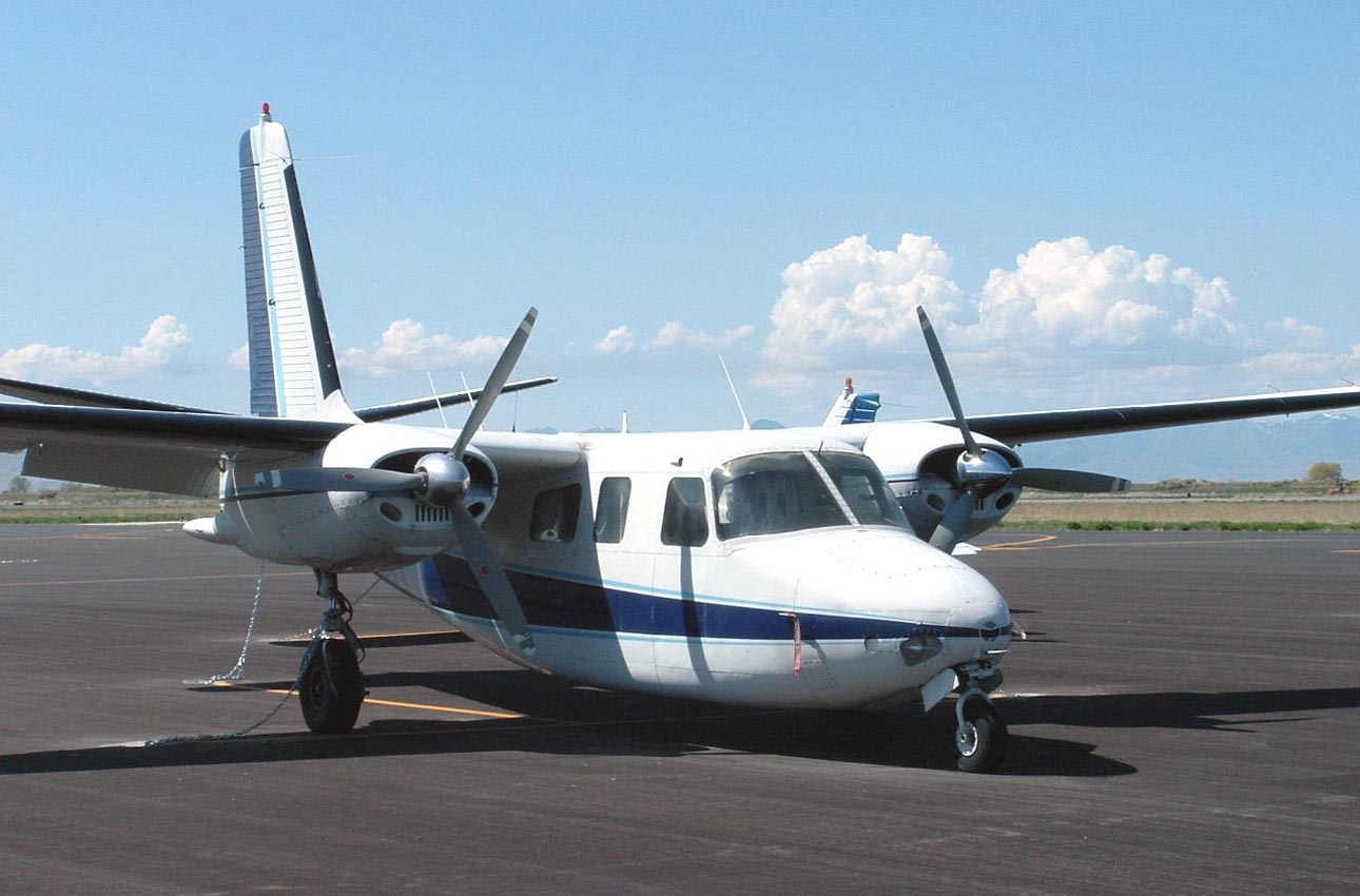 nhungdoicanh: Aero Commander 680