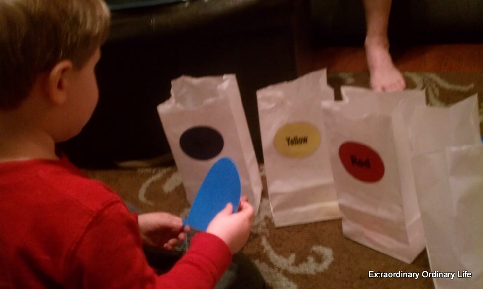 Extraordinary Ordinary Life: Preschool Busy Bag Activity - Color Sorting